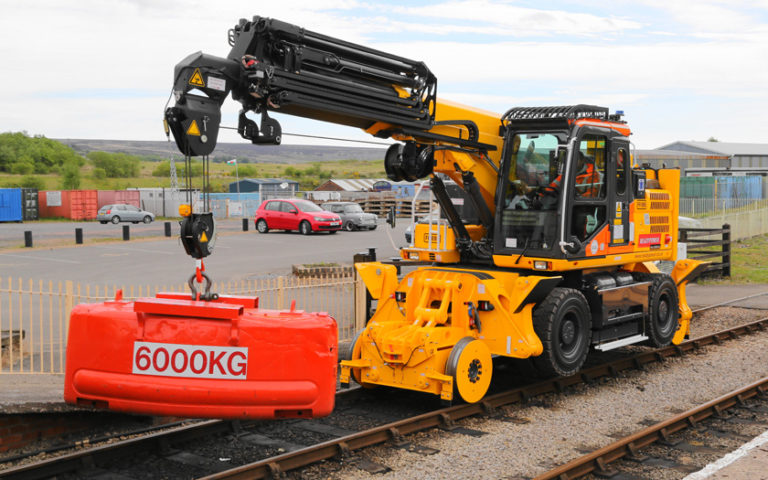 Road Rail Cranes - G.O.S Tool & Engineering Services Ltd